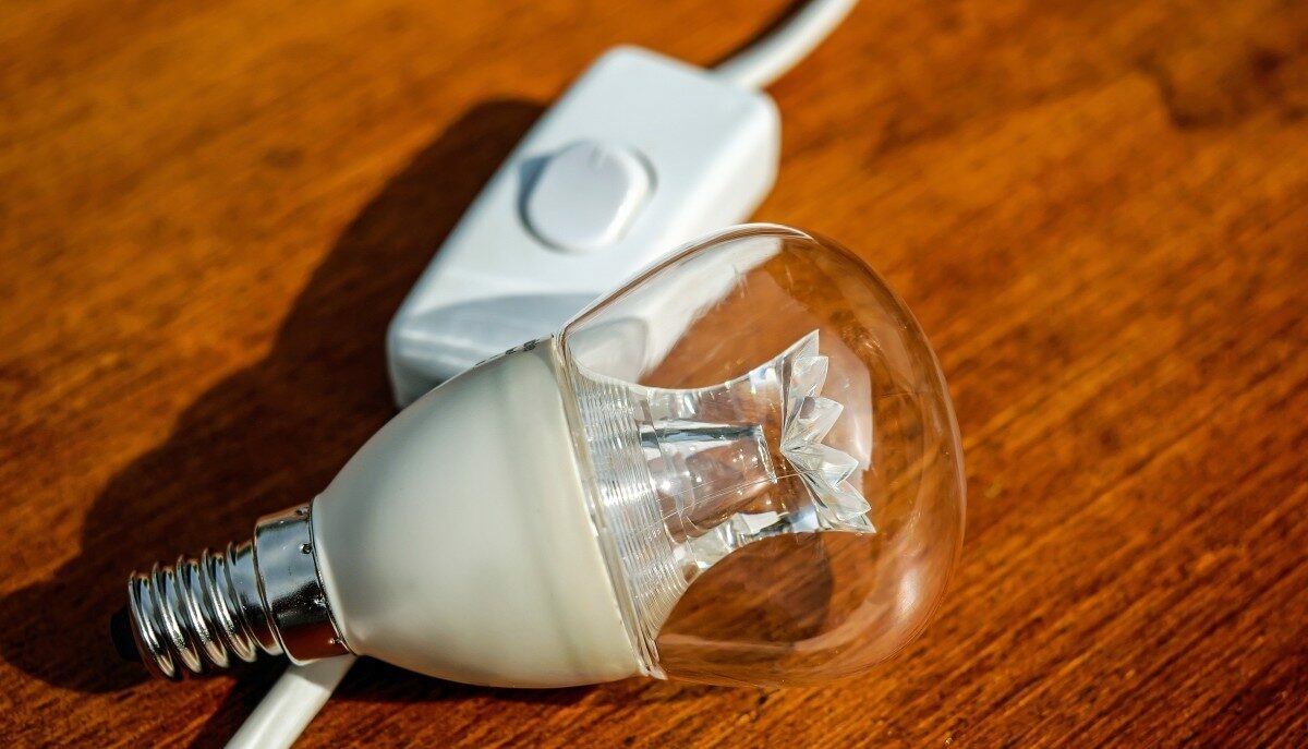 С 1 июля для астраханцев начнут действовать дифтарифы на электричество ...